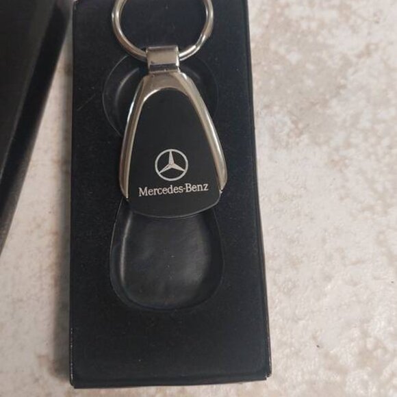 Mercedes Benz | Accessories | 99s Silver And Black Mercedes Benz Key ...